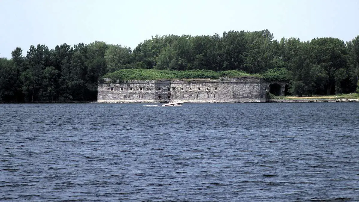 Fort Blunder, America’s Most Embarrassing Gun Battery - New England ...
