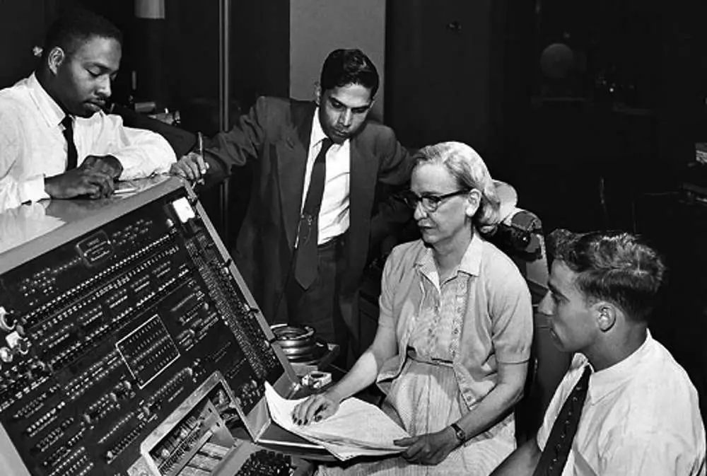 Amazing Grace Hopper, COBOL Inventor and Slayer of Dragons, Gremlins ...